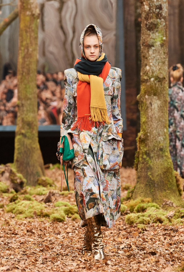 FROM EDITORS 2018年秋冬コレクション Vol.5 シャネル、ルイ・ヴィトン、ロエベの素敵空間 | 【GINZA】東京発信の最新ファッション＆カルチャー情報