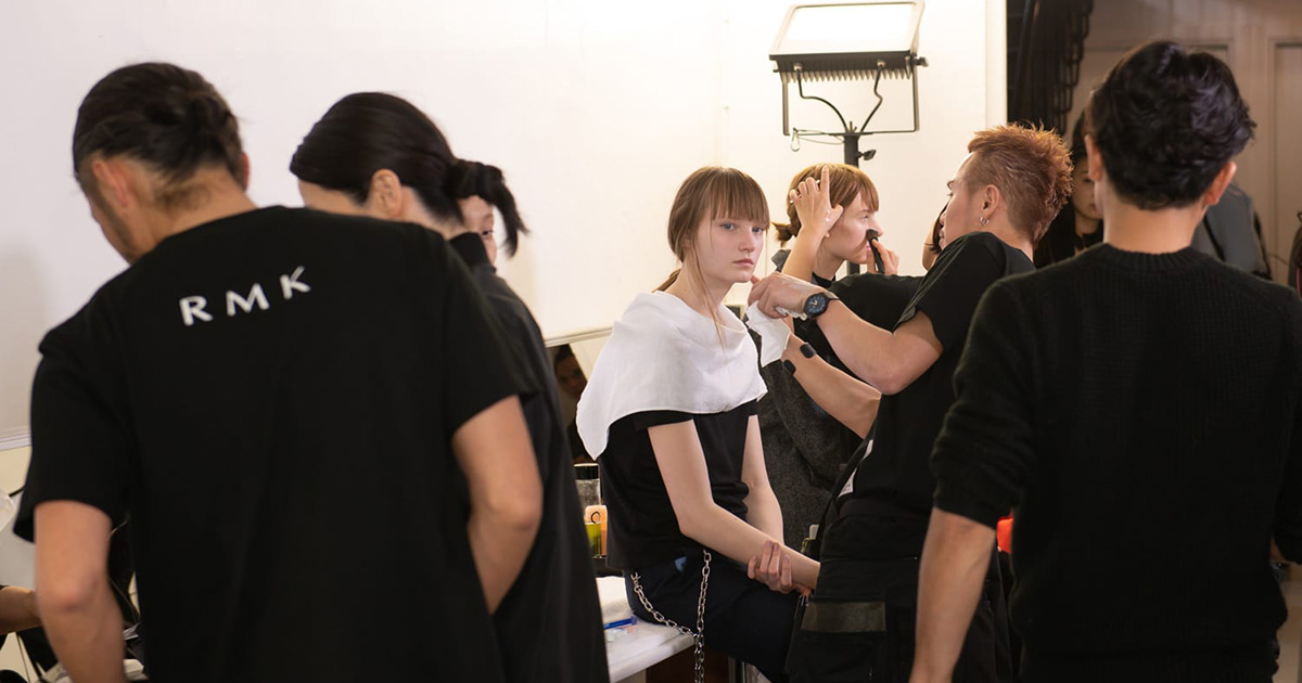 RMK×アンリアレイジがパリで魅せた透明感あふれる「AQUAメイク」 | 【GINZA】東京発信の最新ファッション＆カルチャー情報