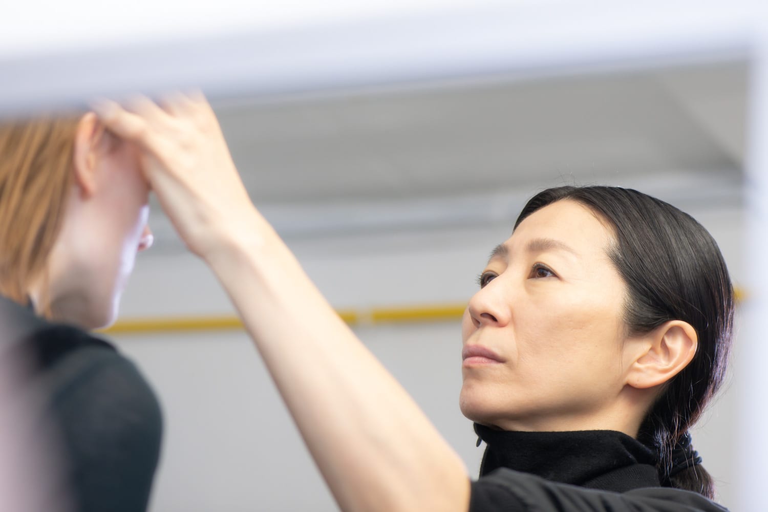 RMK×アンリアレイジがパリで魅せた透明感あふれる「AQUAメイク」 | 【GINZA】東京発信の最新ファッション＆カルチャー情報